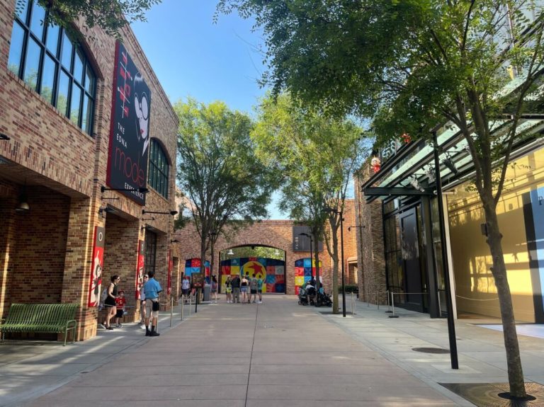 Pixar Plaza (15 Mai 2023)